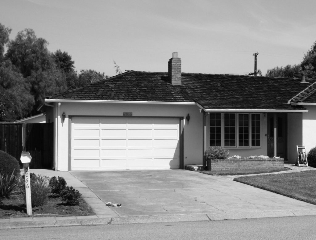 Apple-Garage-Grayscale - Kountry Kraft